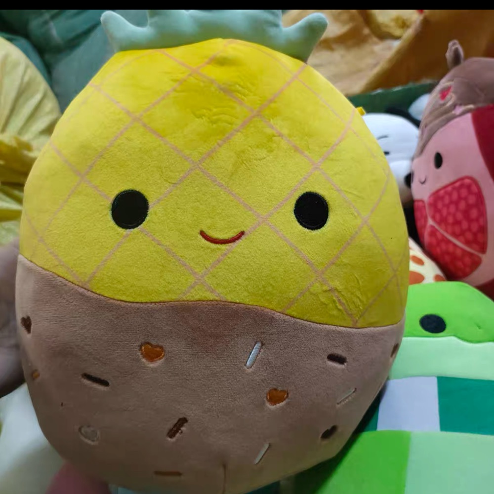 Maui (Chocolate Dipped) the Pineapple Squishmallows Valentines 2025 | SquadApp
