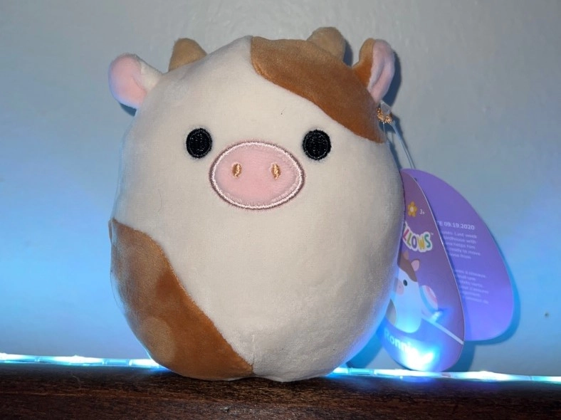 Ronnie (Light Pink Nose) the Cow Squishmallows Easter 2023 | SquadApp