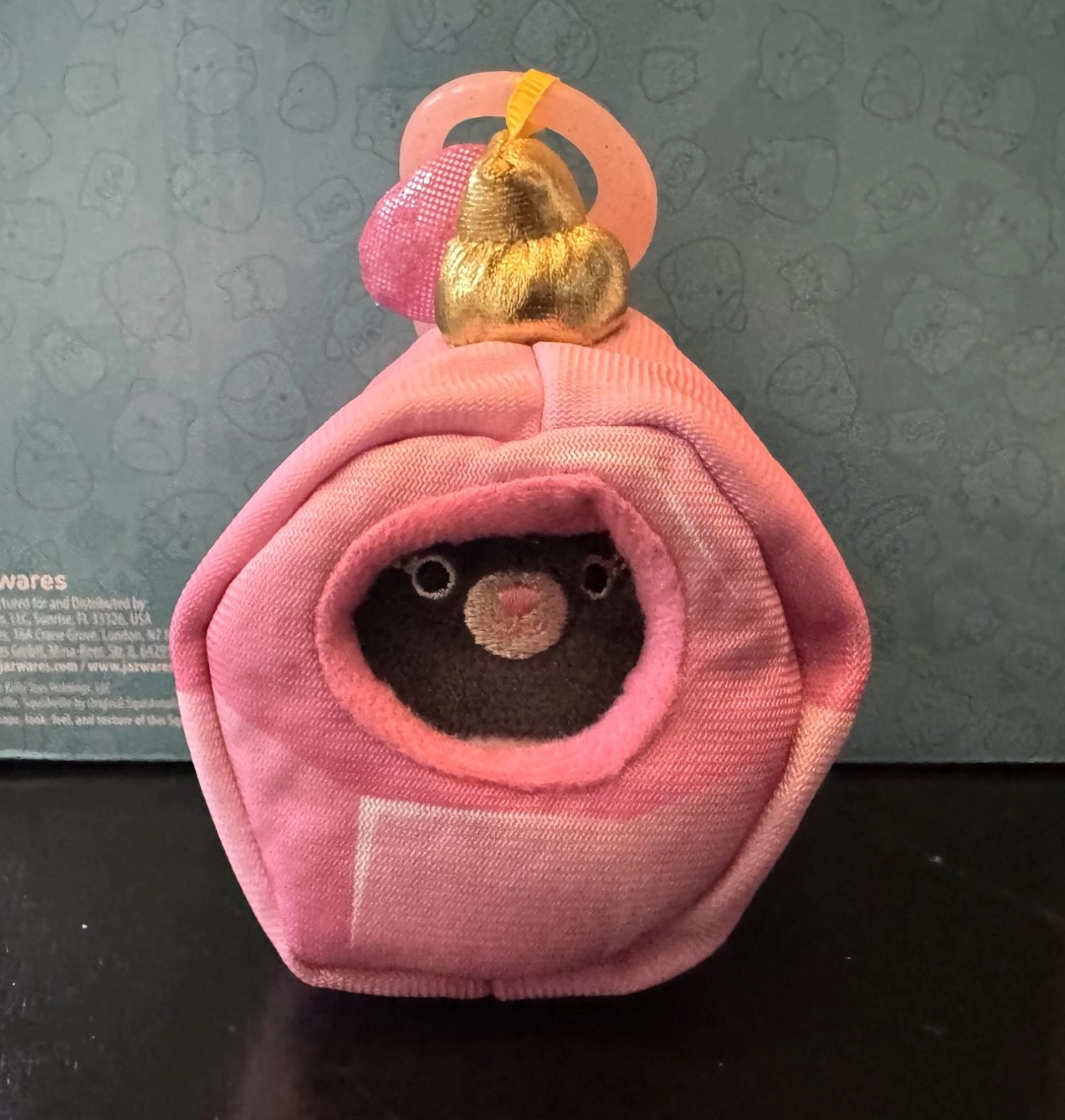 Selma (SV Perfume) the Skunk Squishmallows Style & Play Clips | SquadApp